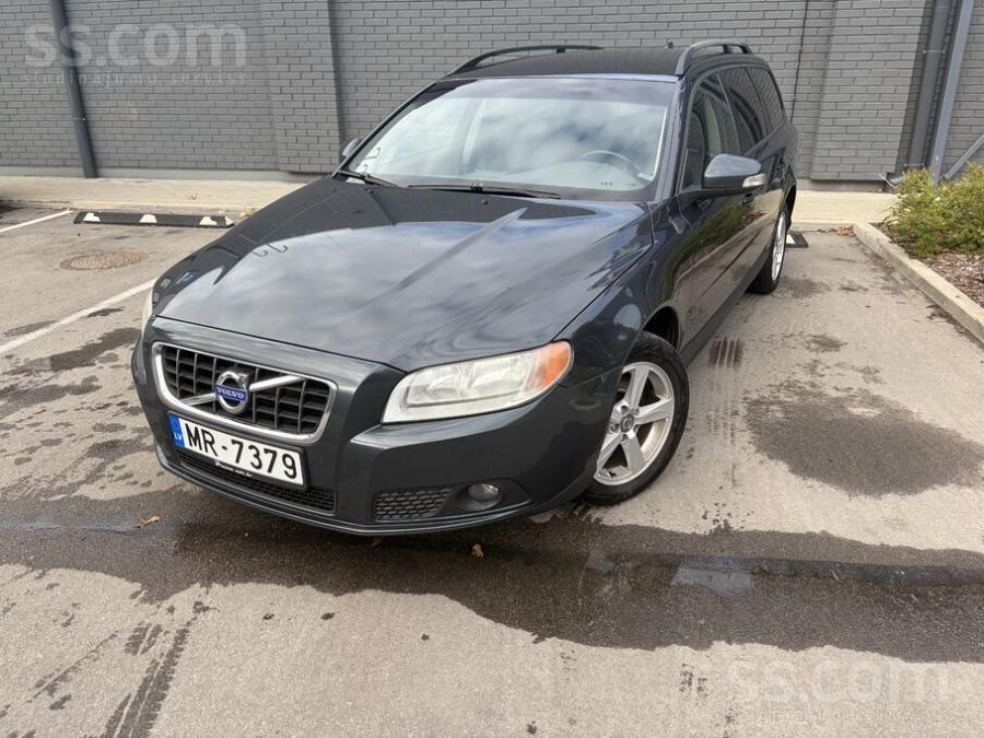 Pelēks Volvo V70 2010 Rīga, ar dzinēja tilpumu 2.00 L un nobraukumu 355 tūkst. km par 3090 €, foto 4 vietnē AUTOMOTO.COM.LV