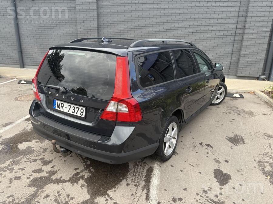 Pelēks Volvo V70 2010 Rīga, ar dzinēja tilpumu 2.00 L un nobraukumu 355 tūkst. km par 3090 €, foto 6 vietnē AUTOMOTO.COM.LV