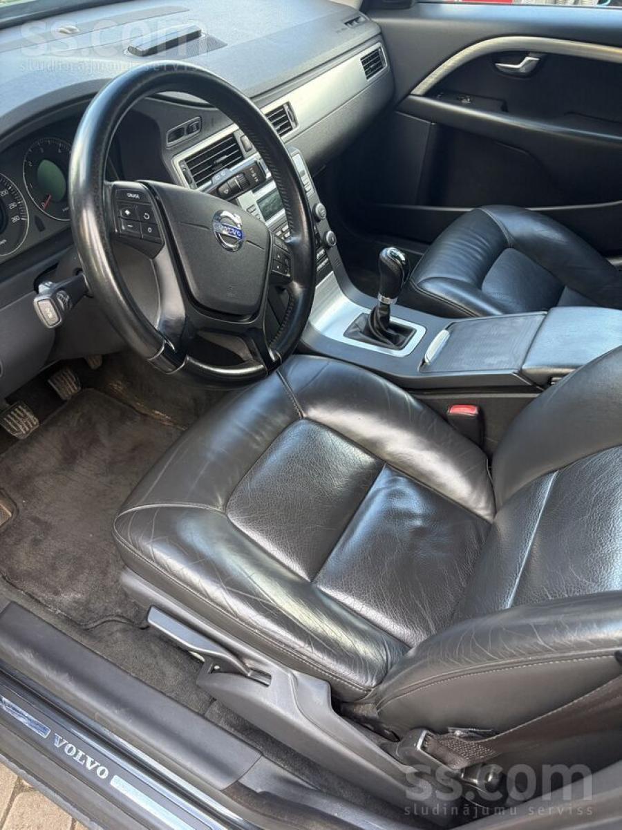 Pelēks Volvo V70 2010 Rīga, ar dzinēja tilpumu 2.00 L un nobraukumu 355 tūkst. km par 3090 €, foto 8 vietnē AUTOMOTO.COM.LV