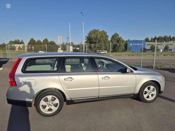 Grey Volvo V70 2010 in Panevezys, with an engine capacity of 2.00 L and mileage of 93 thousand km for 4950 €, photo 7 on AUTOMOTO.COM.LV