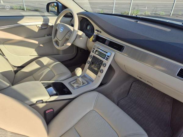 Grey Volvo V70 2010 in Panevezys, with an engine capacity of 2.00 L and mileage of 93 thousand km for 4950 €, photo 8 on AUTOMOTO.COM.LV