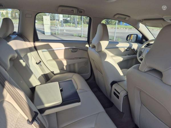 Grey Volvo V70 2010 in Panevezys, with an engine capacity of 2.00 L and mileage of 93 thousand km for 4950 €, photo 10 on AUTOMOTO.COM.LV