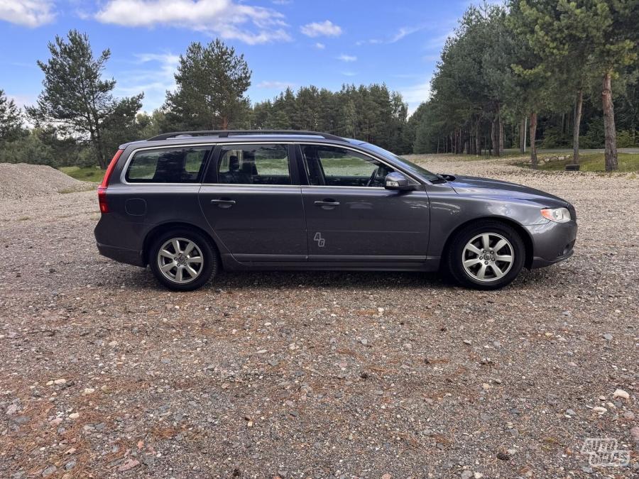 Grey Volvo V70 2010 in Jonava, with an engine capacity of 1.60 L and mileage of 269 thousand km for 5750 €, photo 5 on AUTOMOTO.COM.LV
