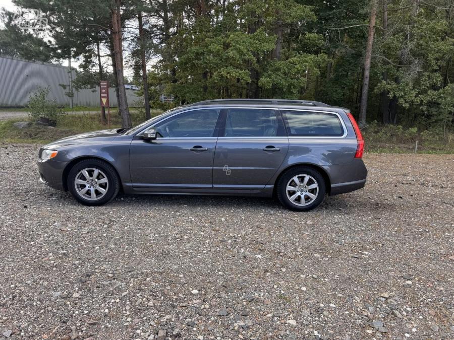 Grey Volvo V70 2010 in Jonava, with an engine capacity of 1.60 L and mileage of 269 thousand km for 5750 €, photo 9 on AUTOMOTO.COM.LV