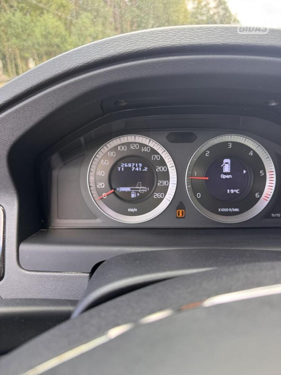 Grey Volvo V70 2010 in Jonava, with an engine capacity of 1.60 L and mileage of 269 thousand km for 5750 €, photo 11 on AUTOMOTO.COM.LV