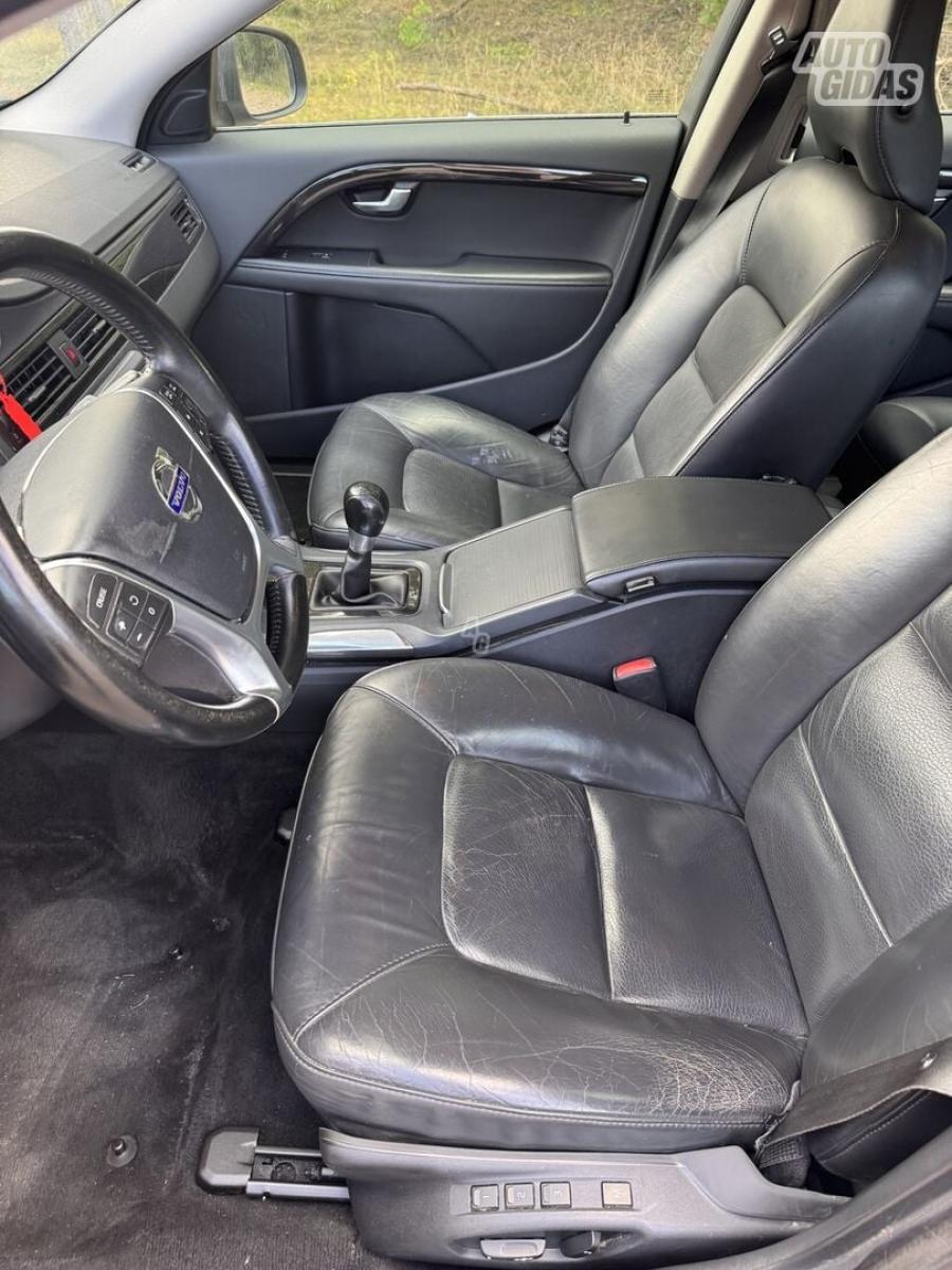Grey Volvo V70 2010 in Jonava, with an engine capacity of 1.60 L and mileage of 269 thousand km for 5750 €, photo 12 on AUTOMOTO.COM.LV