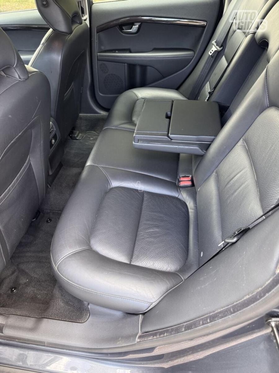 Grey Volvo V70 2010 in Jonava, with an engine capacity of 1.60 L and mileage of 269 thousand km for 5750 €, photo 14 on AUTOMOTO.COM.LV