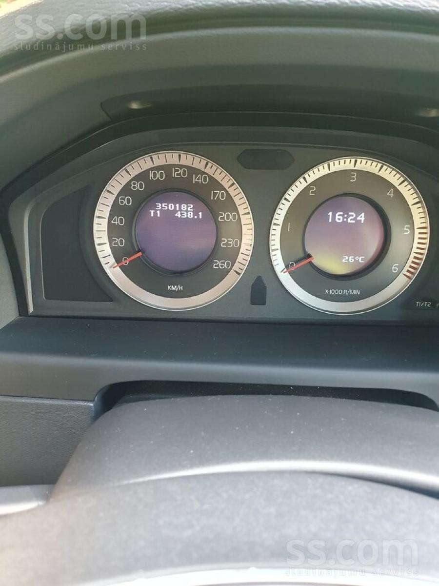 Grey Volvo V70 2010 in Riga, with an engine capacity of 2.40 L and mileage of 350 thousand km for 6000 €, photo 8 on AUTOMOTO.COM.LV