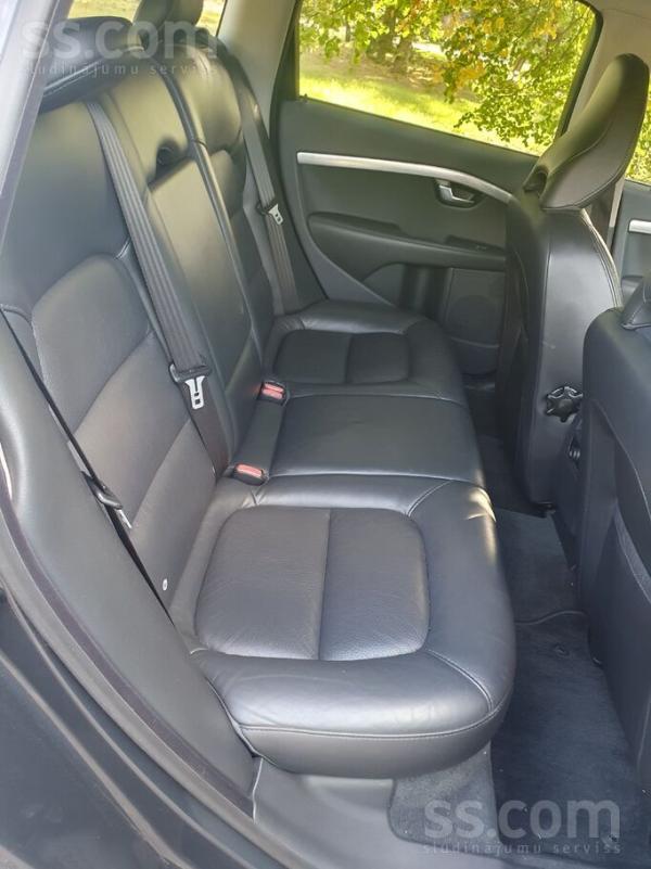 Volvo V70 2010 Rīga vietnē Pelēks Volvo V70 2010 Rīga, ar dzinēja tilpumu 2.40 L un nobraukumu 350 tūkst. km par 6000 €, foto 10 vietnē AUTOMOTO.COM.LV