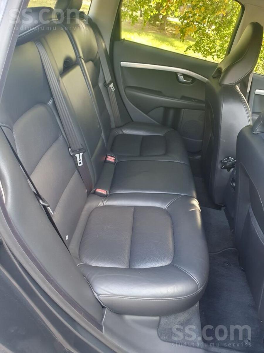 Grey Volvo V70 2010 in Riga, with an engine capacity of 2.40 L and mileage of 350 thousand km for 6000 €, photo 10 on AUTOMOTO.COM.LV