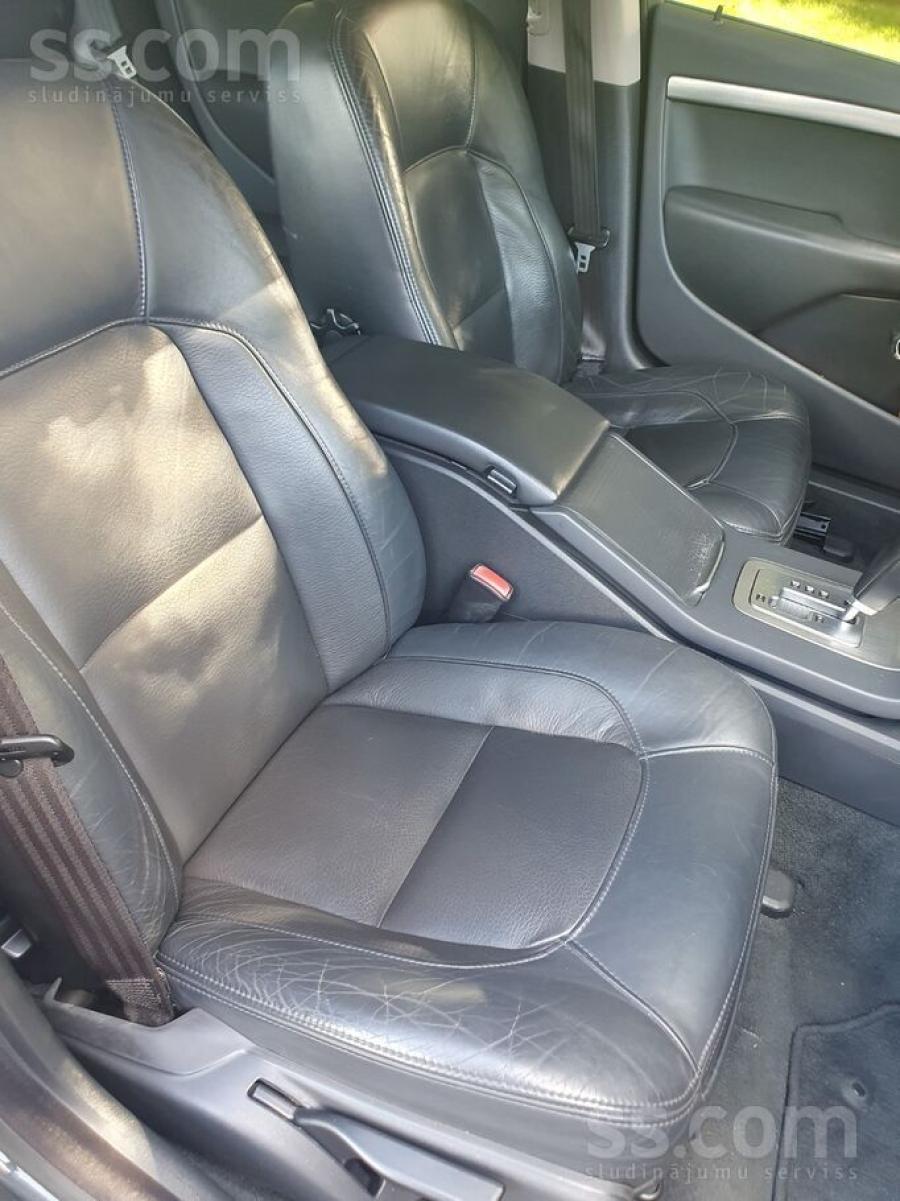 Grey Volvo V70 2010 in Riga, with an engine capacity of 2.40 L and mileage of 350 thousand km for 6000 €, photo 11 on AUTOMOTO.COM.LV