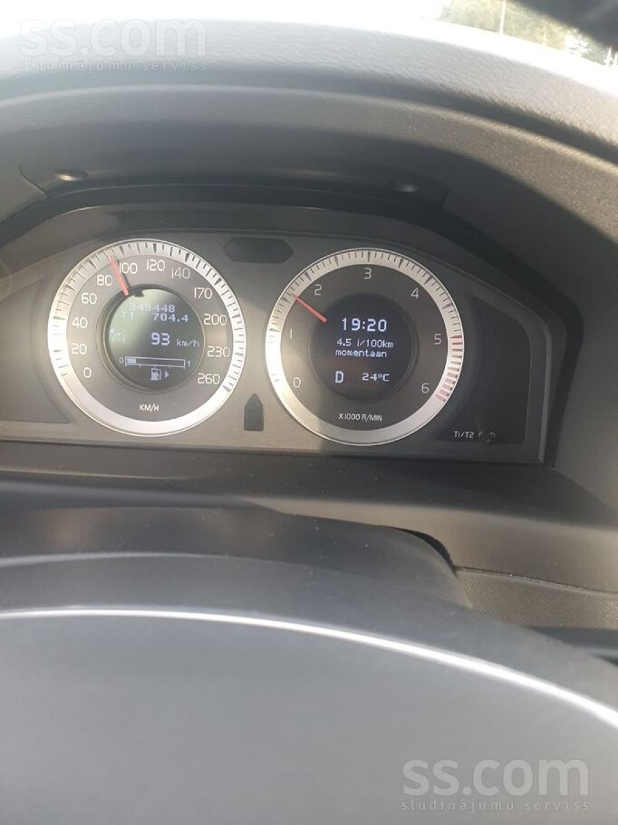 Grey Volvo V70 2010 in Riga, with an engine capacity of 2.40 L and mileage of 350 thousand km for 6000 €, photo 21 on AUTOMOTO.COM.LV