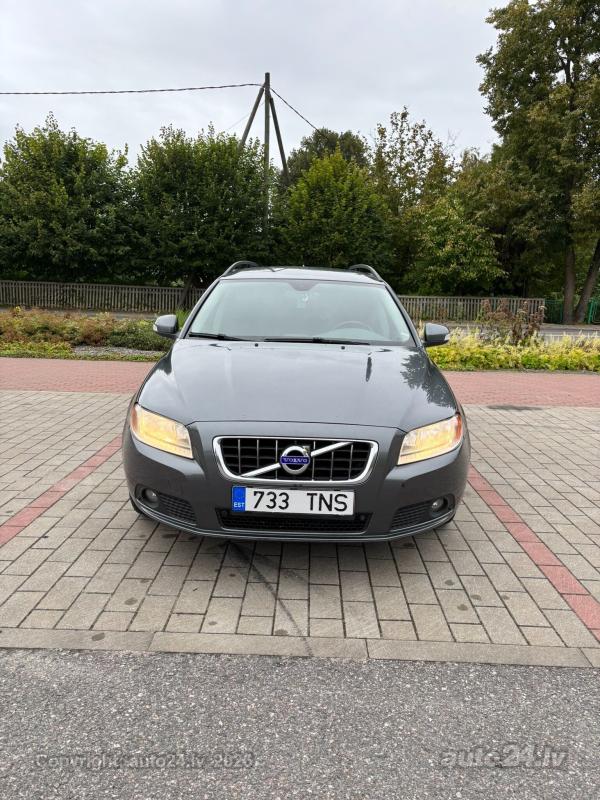 Pelēks Volvo V70 2010 Rakvere, ar dzinēja tilpumu 2.40 L un nobraukumu 327 tūkst. km par 5600 €, foto 1 vietnē AUTOMOTO.COM.LV