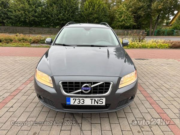Pelēks Volvo V70 2010 Rakvere, ar dzinēja tilpumu 2.40 L un nobraukumu 327 tūkst. km par 5600 €, foto 4 vietnē AUTOMOTO.COM.LV
