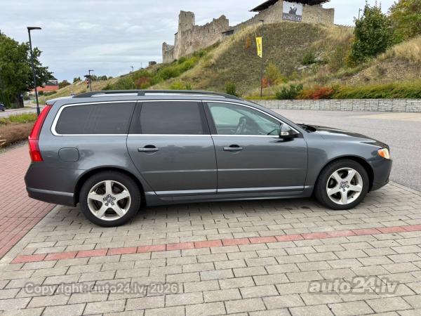 Pelēks Volvo V70 2010 Rakvere, ar dzinēja tilpumu 2.40 L un nobraukumu 327 tūkst. km par 5600 €, foto 6 vietnē AUTOMOTO.COM.LV