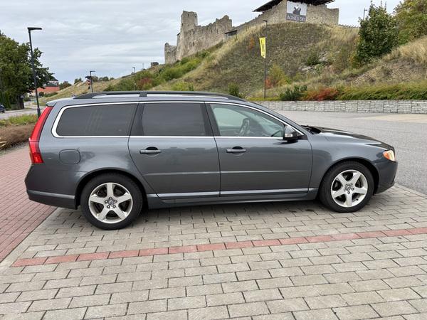 Вольво В70 2010 в Раквере на AUTOMOTO.COM.LV Серый Вольво В70 2010 в Раквере, объемом двигателя 2.40 л и пробегом 327 тыс. км за 5600 €, фото 5 на AUTOMOTO.COM.LV