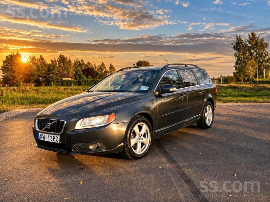 Pelēks Volvo V70 2010 Rīga, ar dzinēja tilpumu 2.40 L un nobraukumu 0 tūkst. km par 3990 €, foto 1 vietnē AUTOMOTO.COM.LV