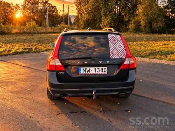 Pelēks Volvo V70 2010 Rīga, ar dzinēja tilpumu 2.40 L un nobraukumu 0 tūkst. km par 3990 €, foto 6 vietnē AUTOMOTO.COM.LV