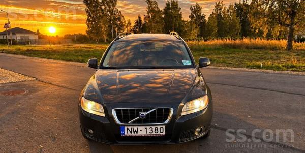 Pelēks Volvo V70 2010 Rīga, ar dzinēja tilpumu 2.40 L un nobraukumu 0 tūkst. km par 3990 €, foto 7 vietnē AUTOMOTO.COM.LV