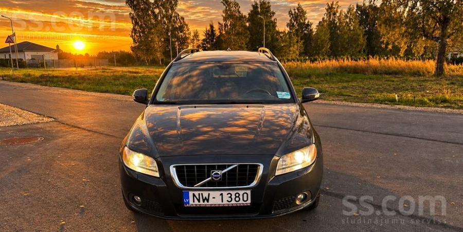 Pelēks Volvo V70 2010 Rīga, ar dzinēja tilpumu 2.40 L un nobraukumu 0 tūkst. km par 3990 €, foto 7 vietnē AUTOMOTO.COM.LV