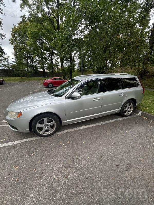 Volvo V70 2010 in Riga on AUTOMOTO.COM.LV Grey Volvo V70 2010 in Riga, with an engine capacity of 1.90 L and mileage of 333 thousand km for 4900 €, photo 3 on AUTOMOTO.COM.LV