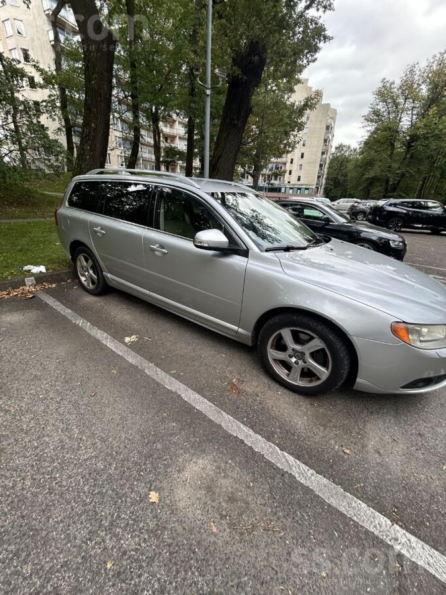 Pelēks Volvo V70 2010 Rīga, ar dzinēja tilpumu 1.90 L un nobraukumu 333 tūkst. km par 4900 €, foto 4 vietnē AUTOMOTO.COM.LV