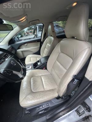 Pelēks Volvo V70 2010 Rīga, ar dzinēja tilpumu 1.90 L un nobraukumu 333 tūkst. km par 4900 €, foto 8 vietnē AUTOMOTO.COM.LV