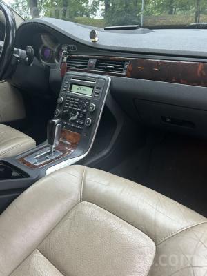 Pelēks Volvo V70 2010 Rīga, ar dzinēja tilpumu 1.90 L un nobraukumu 333 tūkst. km par 4900 €, foto 9 vietnē AUTOMOTO.COM.LV