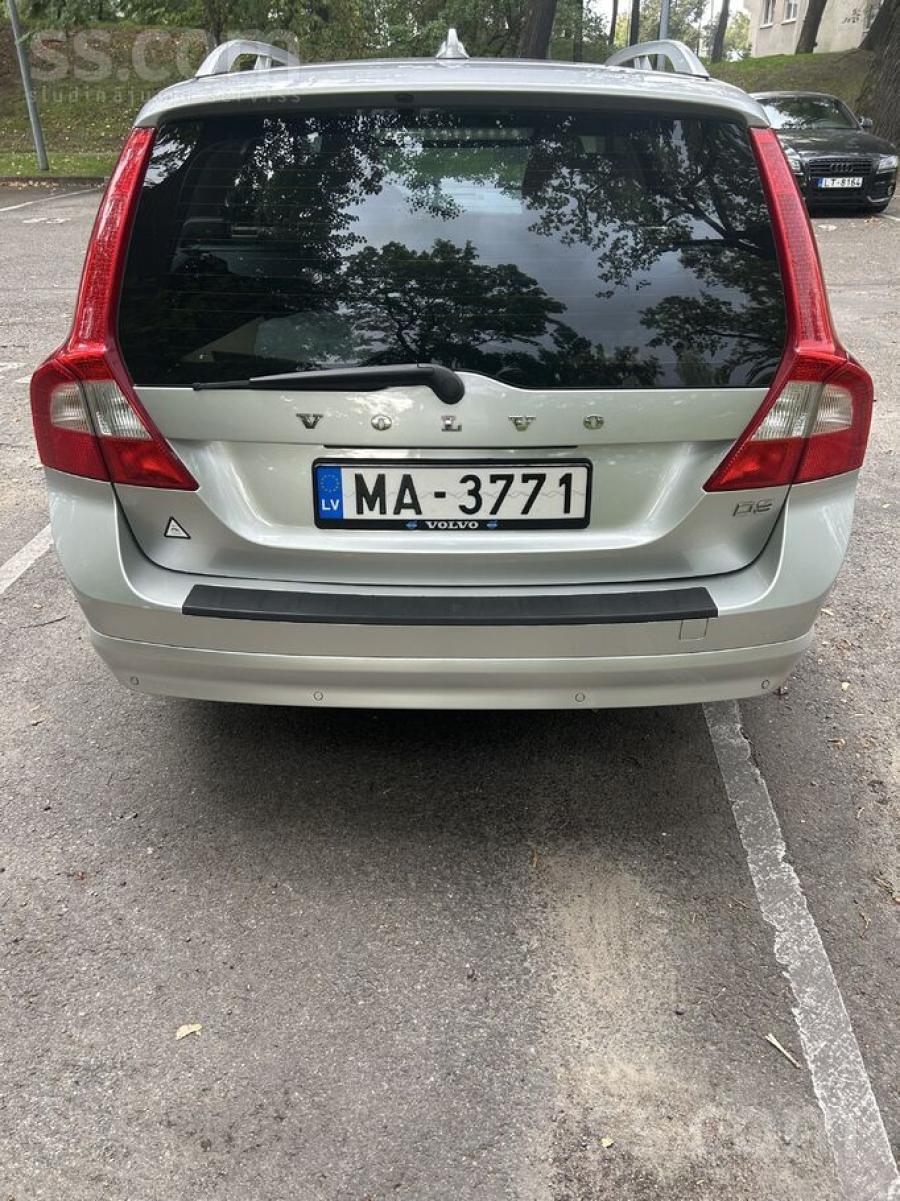 Pelēks Volvo V70 2010 Rīga, ar dzinēja tilpumu 1.90 L un nobraukumu 333 tūkst. km par 4900 €, foto 11 vietnē AUTOMOTO.COM.LV