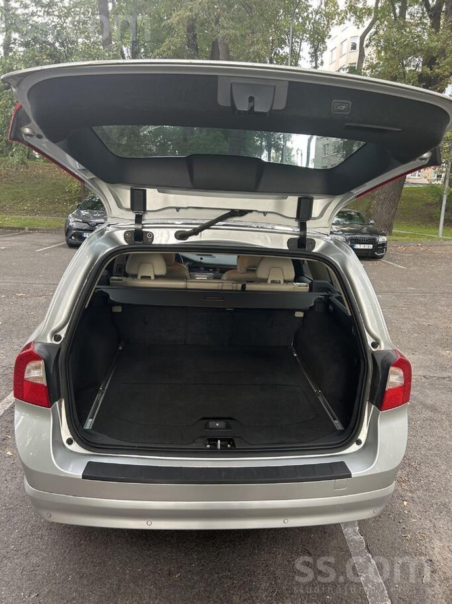 Pelēks Volvo V70 2010 Rīga, ar dzinēja tilpumu 1.90 L un nobraukumu 333 tūkst. km par 4900 €, foto 12 vietnē AUTOMOTO.COM.LV