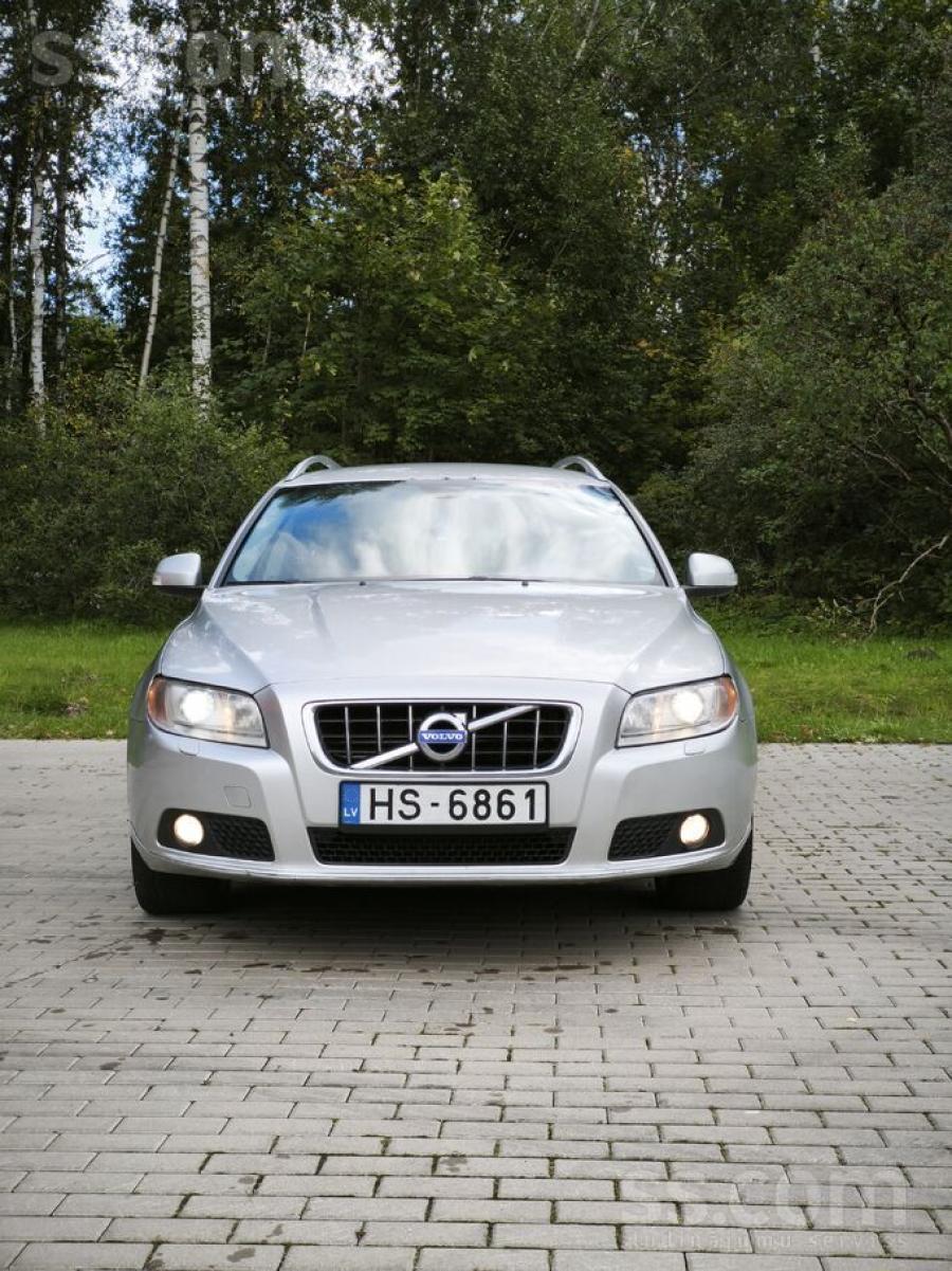 Pelēks Volvo V70 2010 Jelgava, ar dzinēja tilpumu 2.40 L un nobraukumu 421 tūkst. km par 2700 €, foto 3 vietnē AUTOMOTO.COM.LV