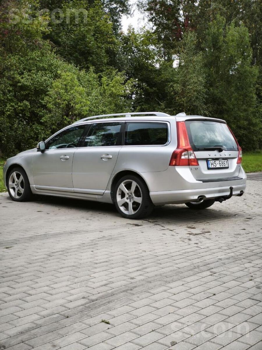 Pelēks Volvo V70 2010 Jelgava, ar dzinēja tilpumu 2.40 L un nobraukumu 421 tūkst. km par 2700 €, foto 8 vietnē AUTOMOTO.COM.LV