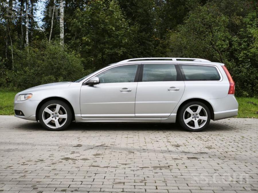Pelēks Volvo V70 2010 Jelgava, ar dzinēja tilpumu 2.40 L un nobraukumu 421 tūkst. km par 2700 €, foto 9 vietnē AUTOMOTO.COM.LV