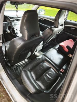 Pelēks Volvo V70 2010 Jelgava, ar dzinēja tilpumu 2.40 L un nobraukumu 421 tūkst. km par 2700 €, foto 12 vietnē AUTOMOTO.COM.LV