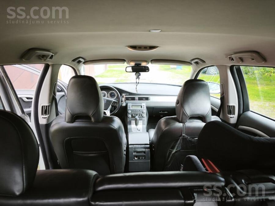Pelēks Volvo V70 2010 Jelgava, ar dzinēja tilpumu 2.40 L un nobraukumu 421 tūkst. km par 2700 €, foto 14 vietnē AUTOMOTO.COM.LV