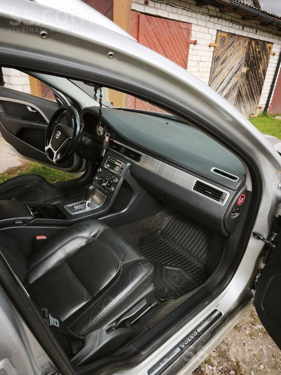 Pelēks Volvo V70 2010 Jelgava, ar dzinēja tilpumu 2.40 L un nobraukumu 421 tūkst. km par 2700 €, foto 16 vietnē AUTOMOTO.COM.LV