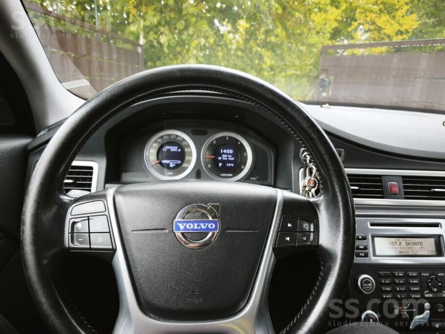 Pelēks Volvo V70 2010 Jelgava, ar dzinēja tilpumu 2.40 L un nobraukumu 421 tūkst. km par 2700 €, foto 18 vietnē AUTOMOTO.COM.LV