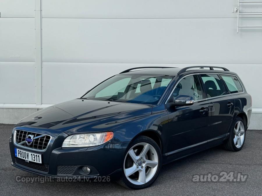 Grey Volvo V70 2010 in Tallinn, with an engine capacity of 2.40 L and mileage of 385 thousand km for 4399 €, photo 3 on AUTOMOTO.COM.LV