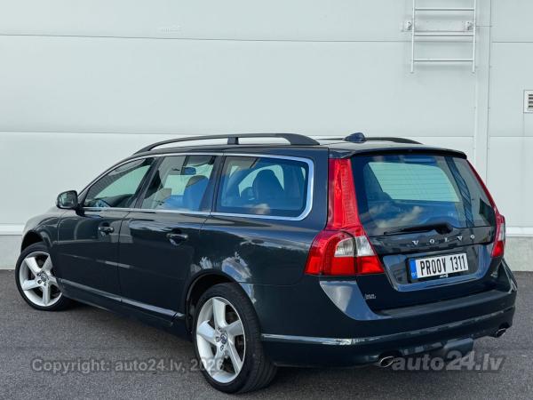 Volvo V70 2010 Tallina vietnē Pelēks Volvo V70 2010 Tallina, ar dzinēja tilpumu 2.40 L un nobraukumu 385 tūkst. km par 4399 €, foto 5 vietnē AUTOMOTO.COM.LV
