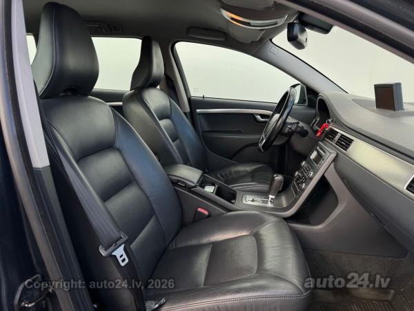 Volvo V70 2010 Tallina vietnē Pelēks Volvo V70 2010 Tallina, ar dzinēja tilpumu 2.40 L un nobraukumu 385 tūkst. km par 4399 €, foto 8 vietnē AUTOMOTO.COM.LV