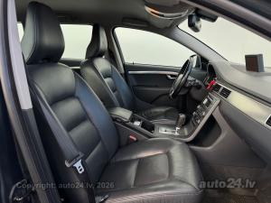 Grey Volvo V70 2010 in Tallinn, with an engine capacity of 2.40 L and mileage of 385 thousand km for 4399 €, photo 8 on AUTOMOTO.COM.LV