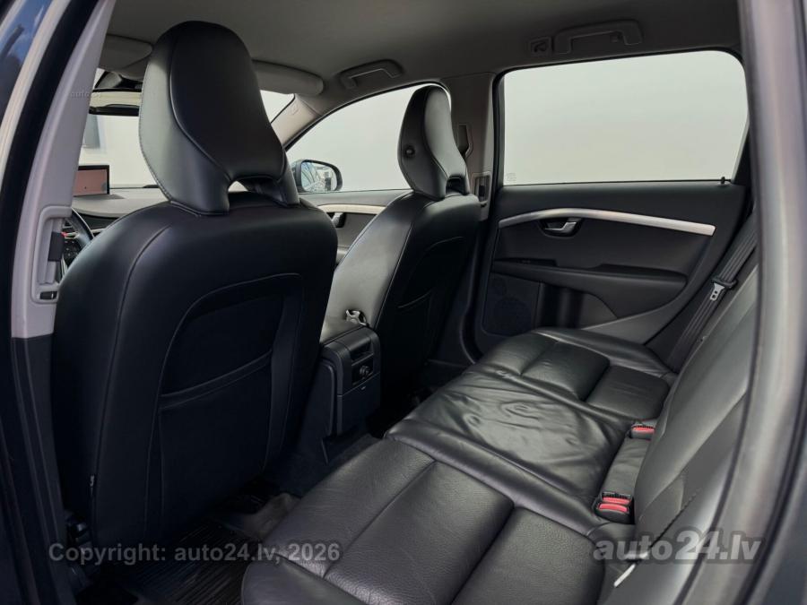 Grey Volvo V70 2010 in Tallinn, with an engine capacity of 2.40 L and mileage of 385 thousand km for 4399 €, photo 10 on AUTOMOTO.COM.LV