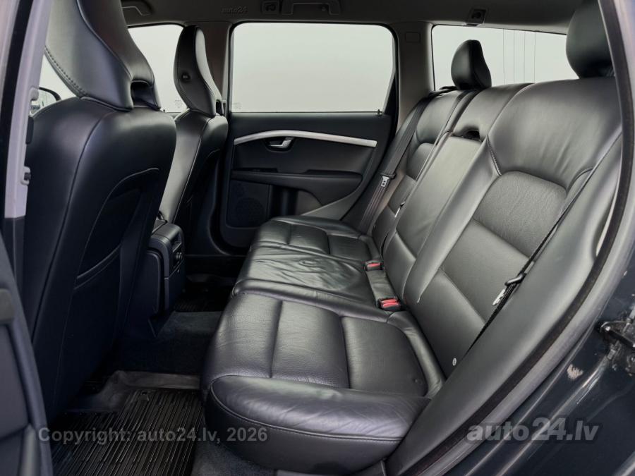 Grey Volvo V70 2010 in Tallinn, with an engine capacity of 2.40 L and mileage of 385 thousand km for 4399 €, photo 11 on AUTOMOTO.COM.LV