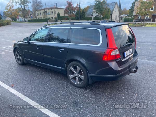 Grey Volvo V70 2010 in Tartu, with an engine capacity of 2.40 L and mileage of 488 thousand km for 4499 €, photo 9 on AUTOMOTO.COM.LV