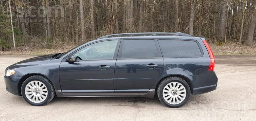 Pelēks Volvo V70 2011 Jēkabpils, ar dzinēja tilpumu 2.00 L un nobraukumu 302 tūkst. km par 3000 €, foto 1 vietnē AUTOMOTO.COM.LV