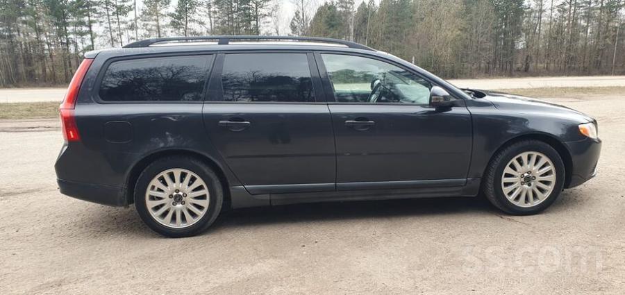 Pelēks Volvo V70 2011 Jēkabpils, ar dzinēja tilpumu 2.00 L un nobraukumu 302 tūkst. km par 3000 €, foto 2 vietnē AUTOMOTO.COM.LV
