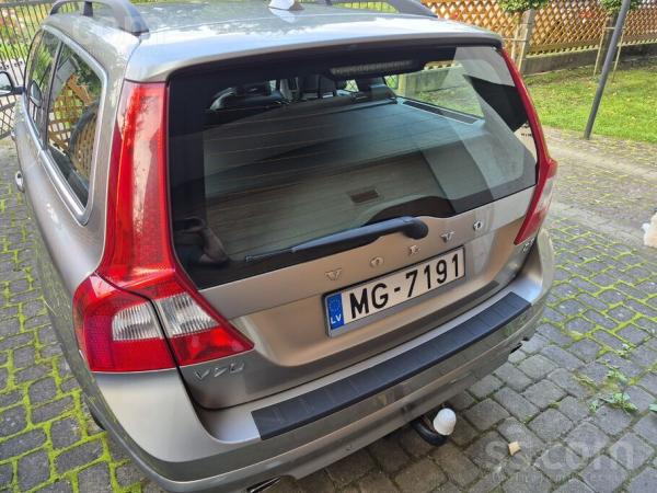 Pelēks Volvo V70 2011 Liepāja, ar dzinēja tilpumu 2.40 L un nobraukumu 305 tūkst. km par 4400 €, foto 5 vietnē AUTOMOTO.COM.LV