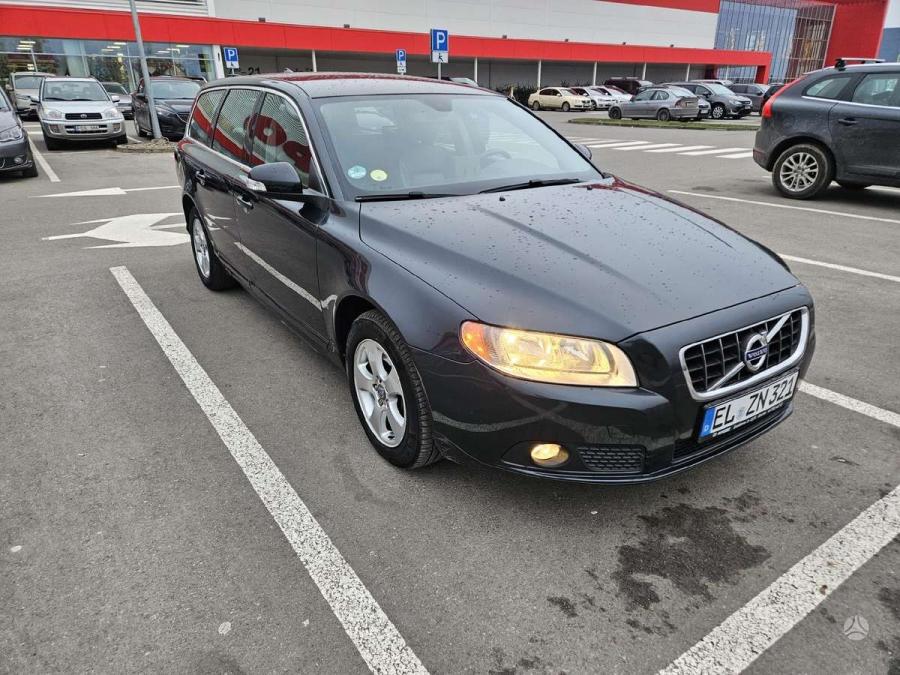 Grey Volvo V70 2011 in Kaunas, with an engine capacity of 2.40 L and mileage of 291 thousand km for 4750 €, photo 2 on AUTOMOTO.COM.LV