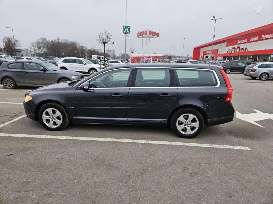 Grey Volvo V70 2011 in Kaunas, with an engine capacity of 2.40 L and mileage of 291 thousand km for 4750 €, photo 19 on AUTOMOTO.COM.LV