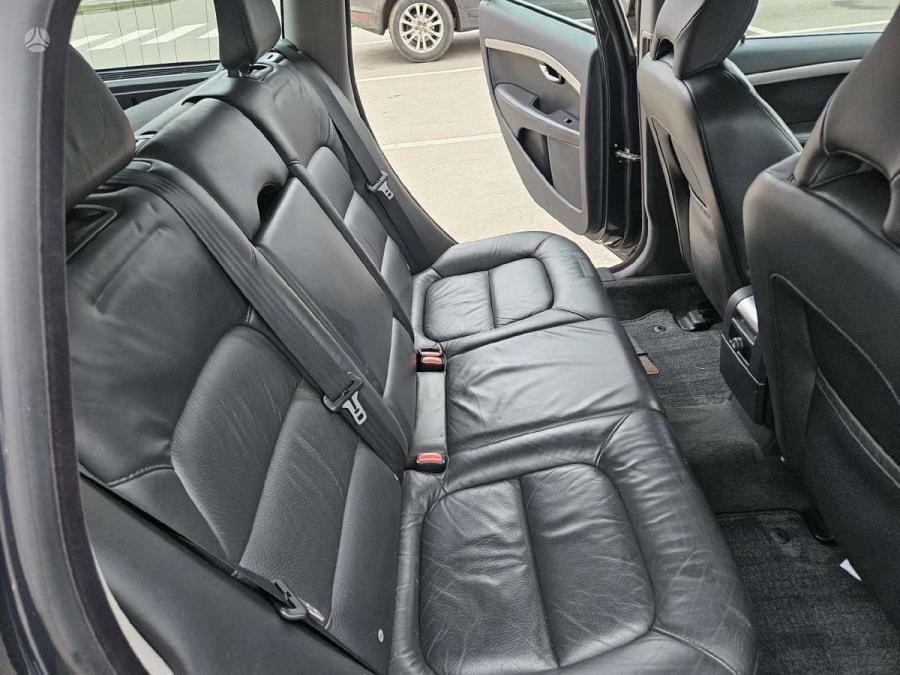 Pelēks Volvo V70 2011 Kauņa, ar dzinēja tilpumu 1.98 L un nobraukumu 290 tūkst. km par 4750 €, foto 9 vietnē AUTOMOTO.COM.LV